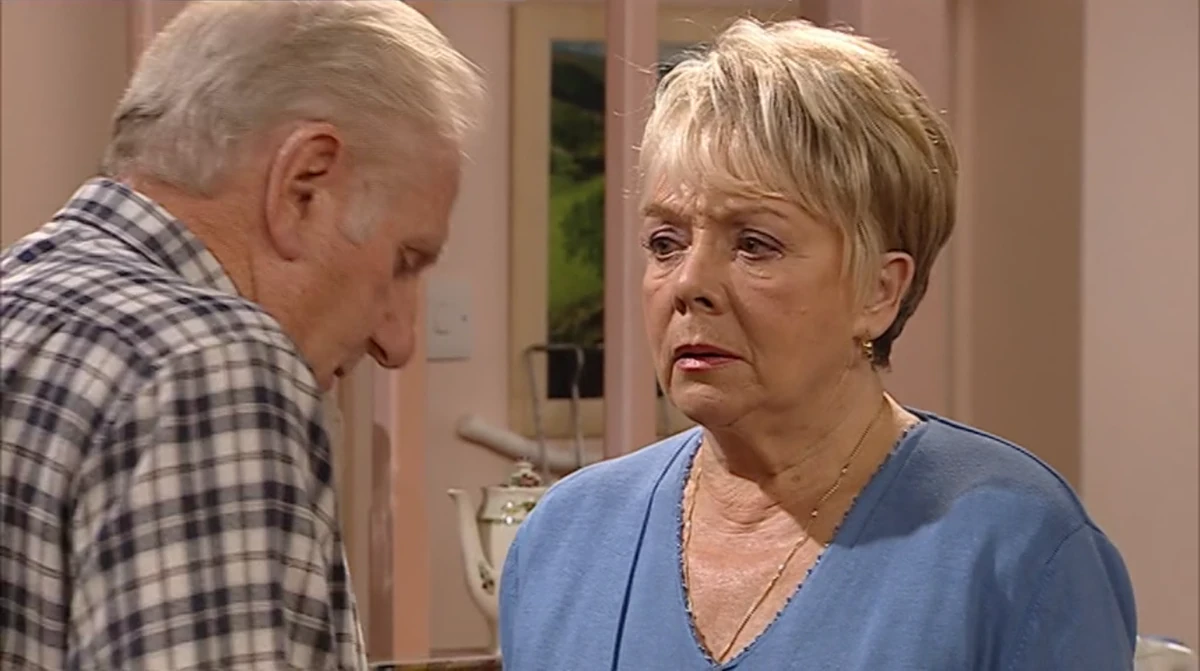 Episode 3828 (26th August 2004) | Emmerdale Wiki | Fandom