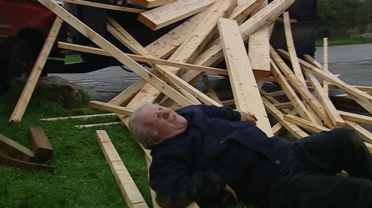 Episode 4227 (8th December 2005) | Emmerdale Wiki | Fandom