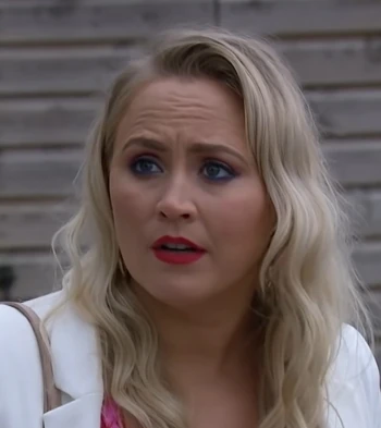 Tracy Robinson | Emmerdale Wiki | Fandom