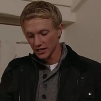 Lee Naylor | Emmerdale Past & Present Wiki | Fandom