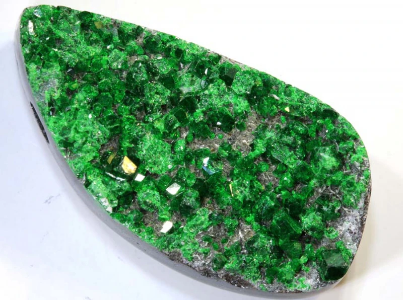 Uvarovite | Encyclopedia gemstonia Wiki | Fandom