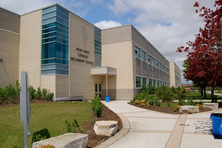 Roundview College | Skins Wiki | Fandom