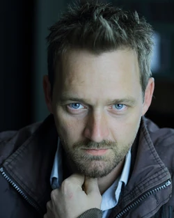 Rod Hallett | Wiki Eon (Films y TV Series) | Fandom