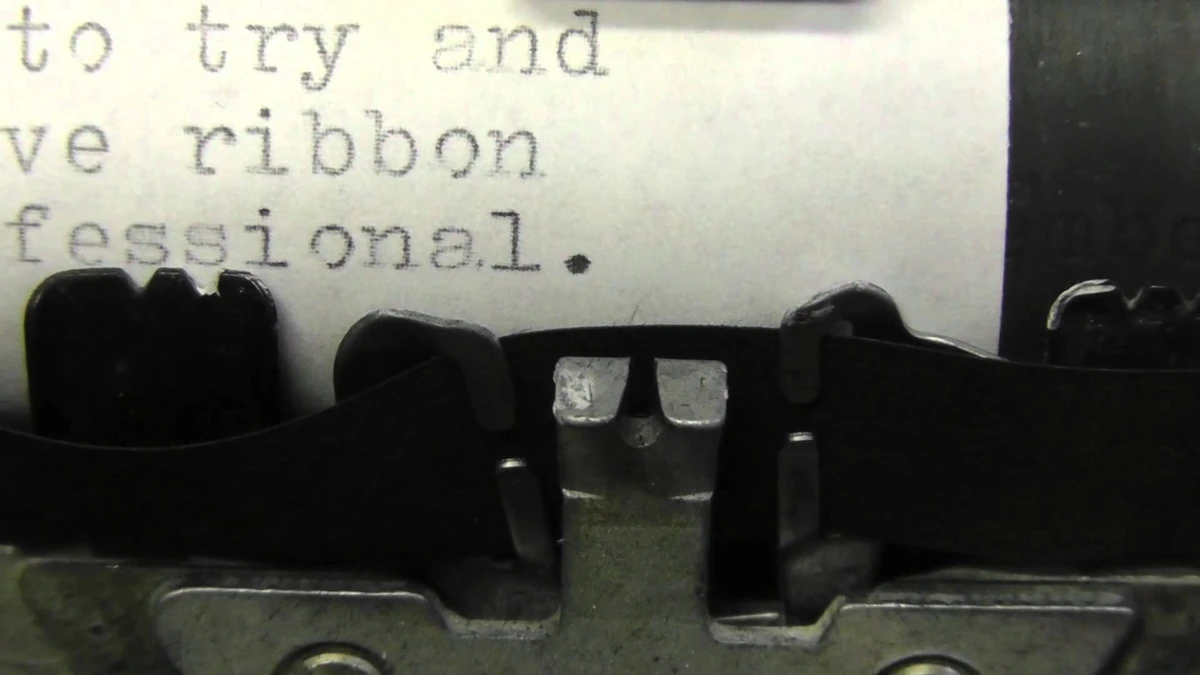 Sound Journeys 3: Typing a Letter with an Olivetti Underwood Lettera 32 ...