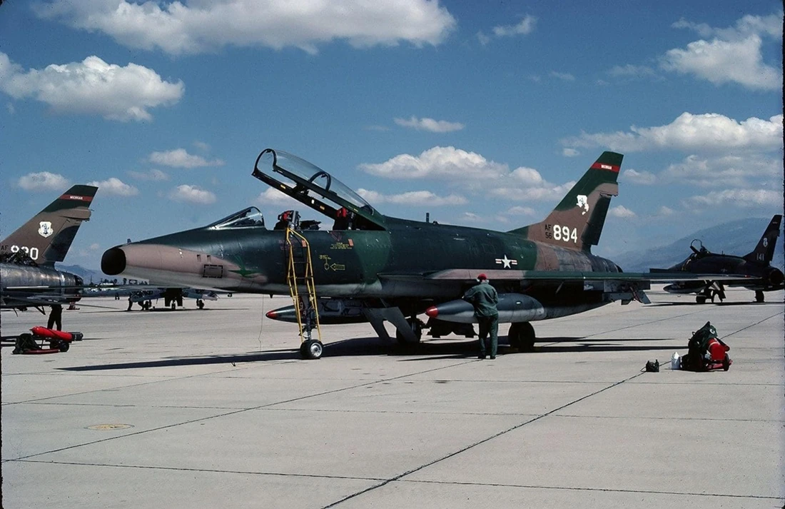 North American F-100 Super Sabre | Militaria Wiki | Fandom