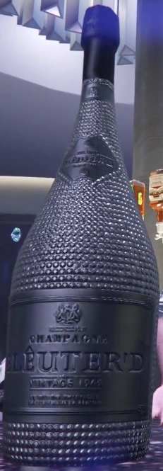 Blêuter'd Champagne Diamond | Grand Theft Encyclopedia | Fandom
