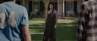 Liz Rhodes (Beneath Us) | The Female Villains Wiki | Fandom