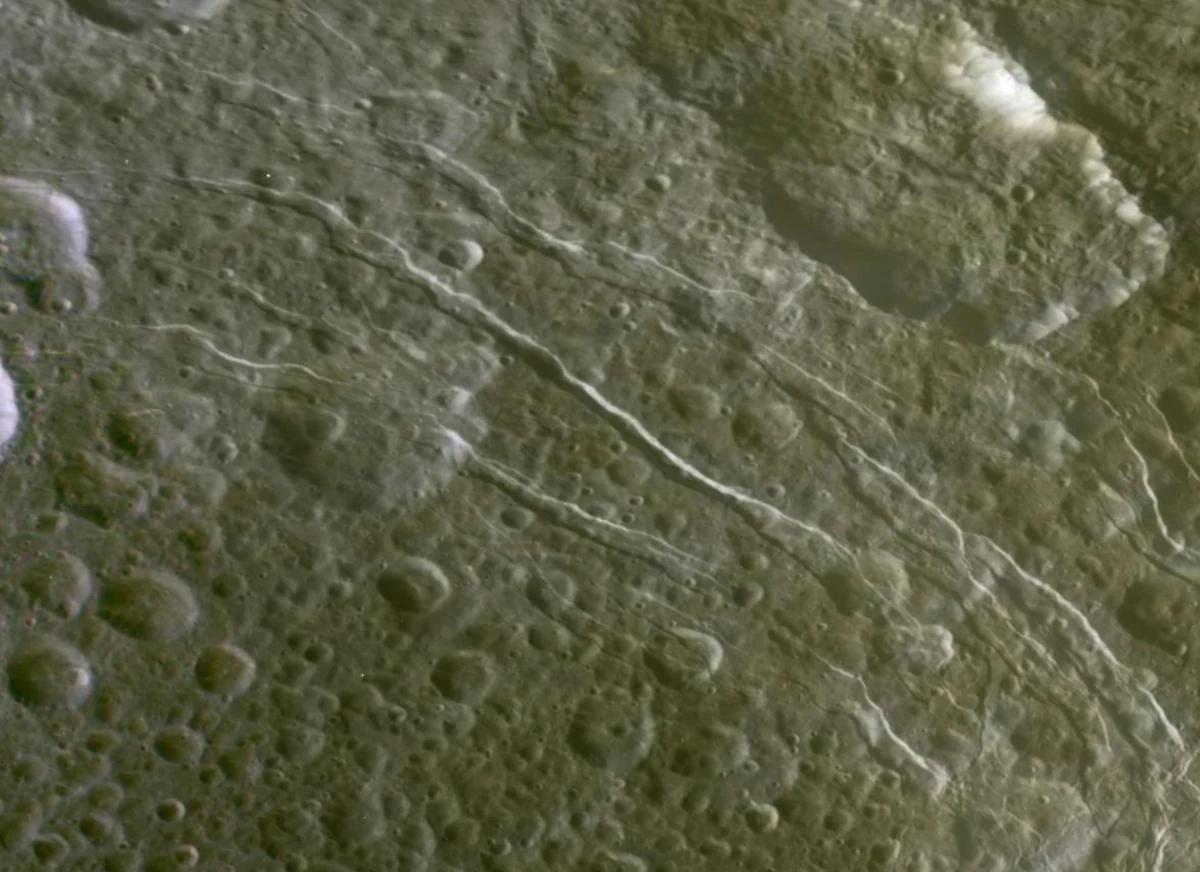 Clusium Fossae | 地外地形數據庫 | Fandom