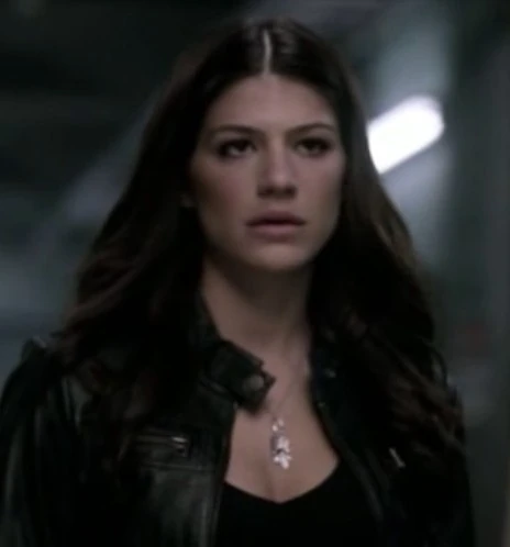 HUNTRESS | Extraordinary Wiki | Fandom