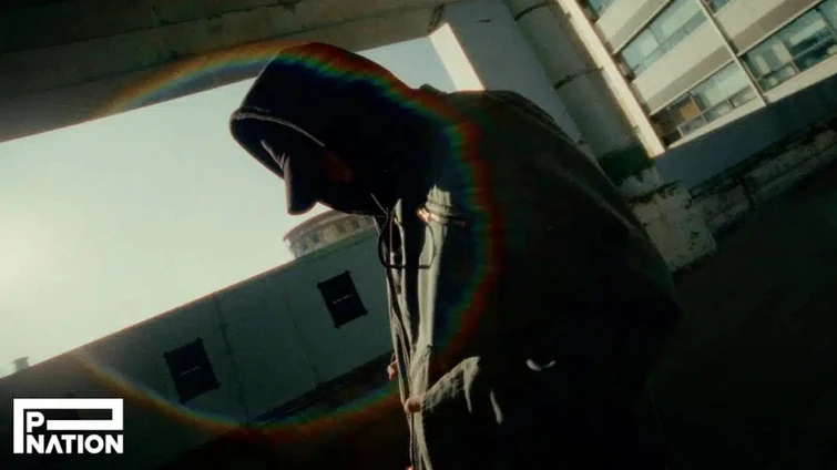 P Nation представили тизер «Who Am I» с новым артистом, который ...