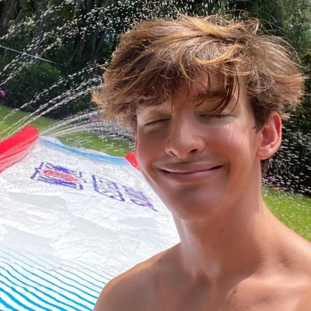 how does albert make this face?! | Fandom