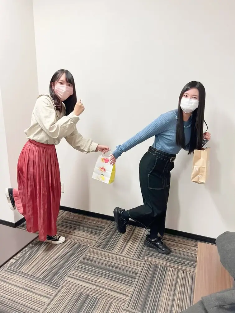 The annual baton pass between the main voice actresses (Anna←Uta) | Fandom