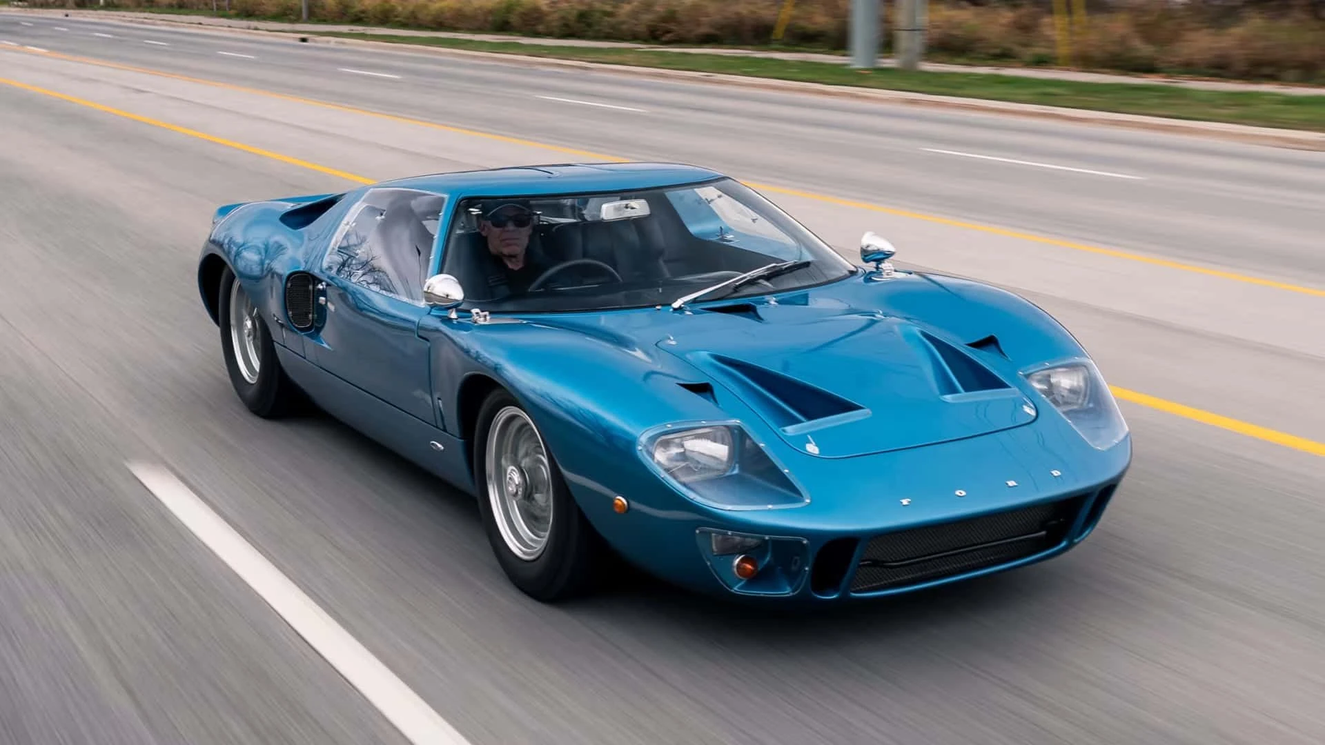 ello i'm a silver blue ford gt40 mk2 road-legal | Fandom