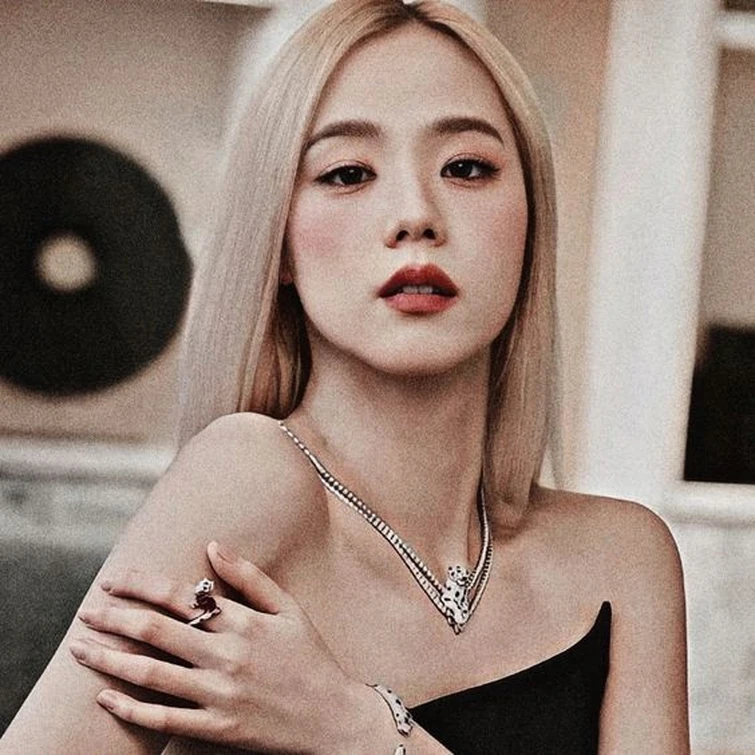 I edited Rose and Jisoo with different hair colors | Fandom