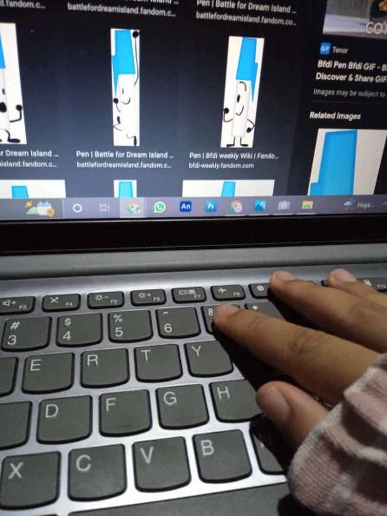 meow hand reveal | Fandom