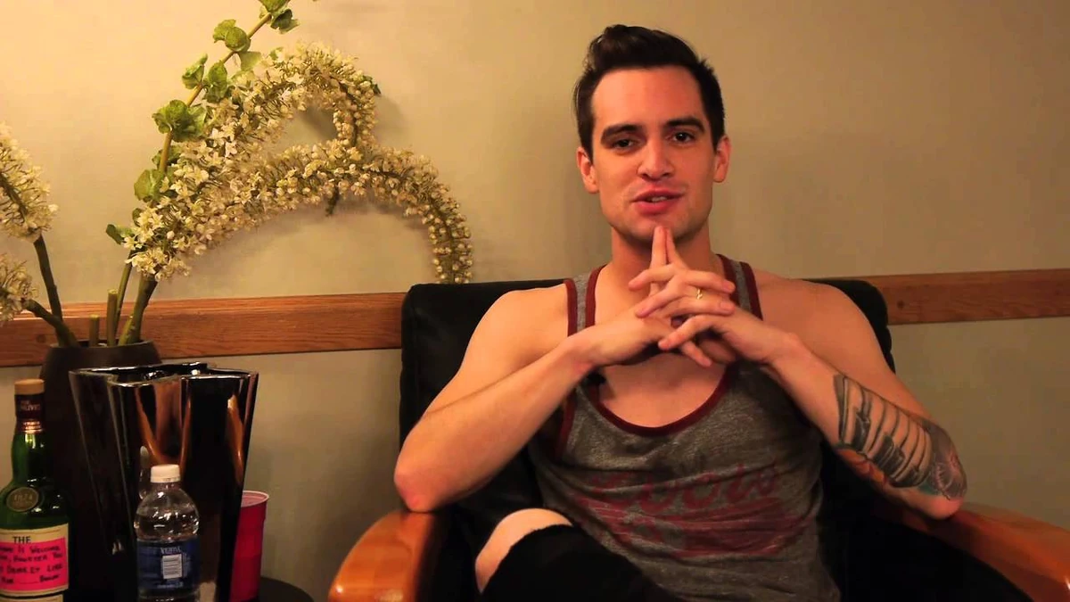 Drunk History: Fall Out Boy featuring Brendon Urie of Panic! at the ...
