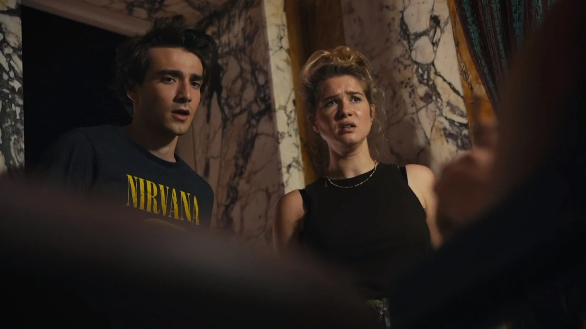 Raven en Louise in het Nauw Aflevering 5 | Familie_VTM Wiki | Fandom