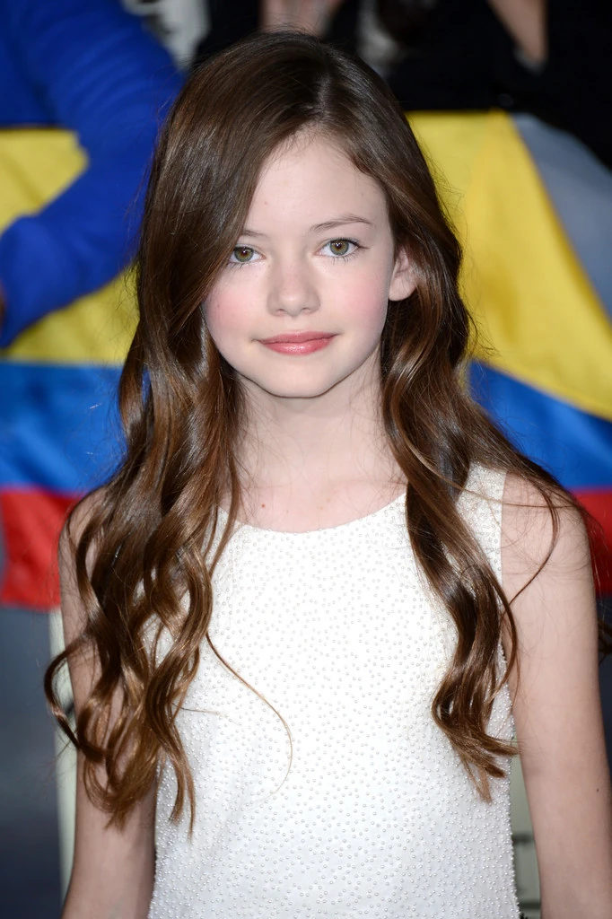 Mackenzie Foy As A Vampire