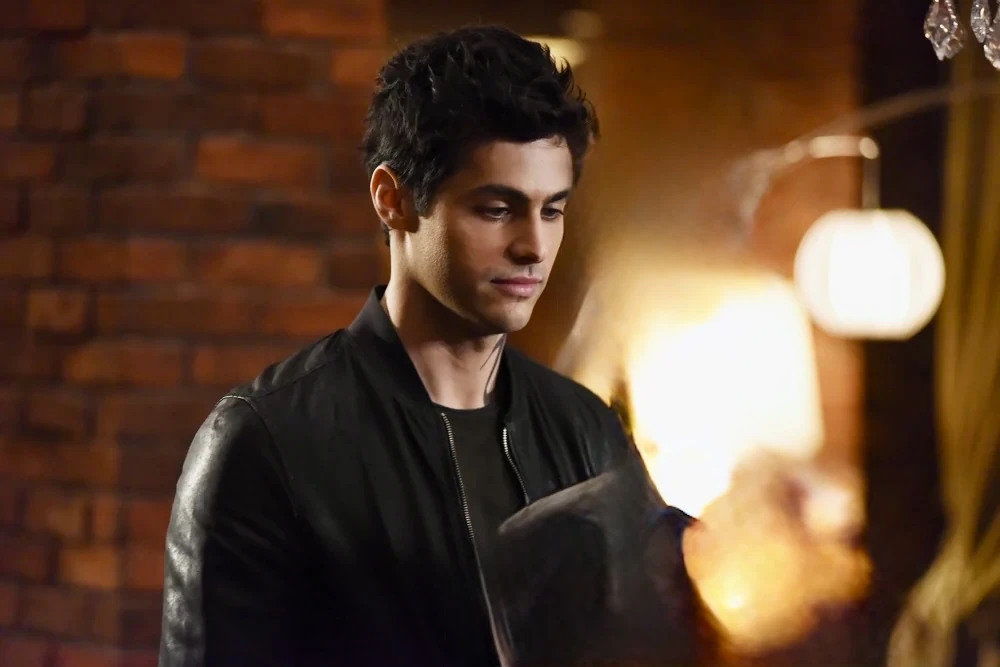 Alec Lightwood (Earth-100913) | Shadow World Fanon Wiki | Fandom