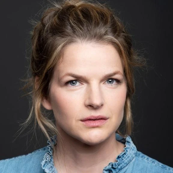 Lisa Jackson | FatherBrown Wiki | Fandom