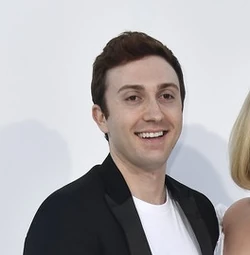 Daryl Sabara | Father of the Pride Wiki | Fandom