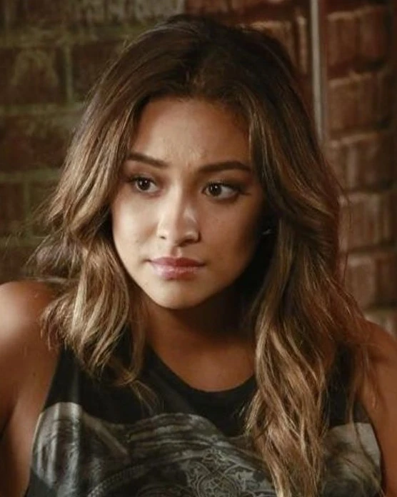Emily Fields | Favourite Series Wiki | Fandom