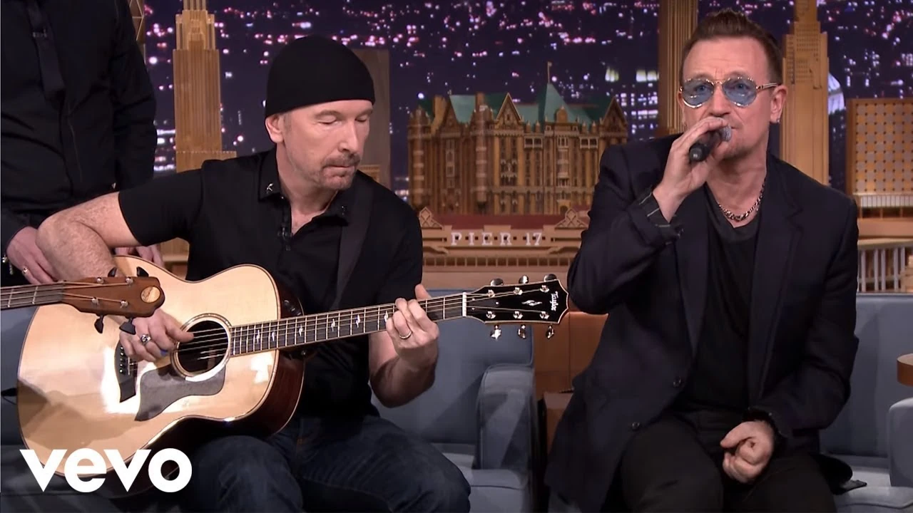 this performance is so cute BONO IS SO SILLY AND ADORABLE HES SO ...