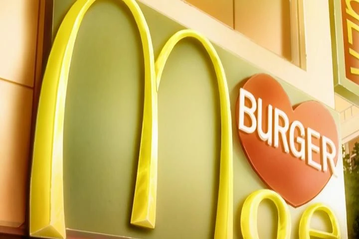 Moe Burger | Fictional Companies Wiki | Fandom