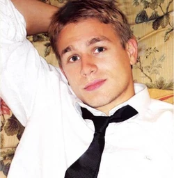 Charlie Hunnam Young Americans
