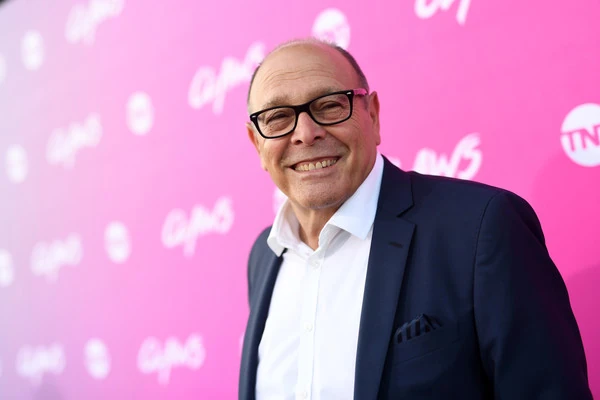 Howie Deutch | Filthy Rich Wiki | Fandom