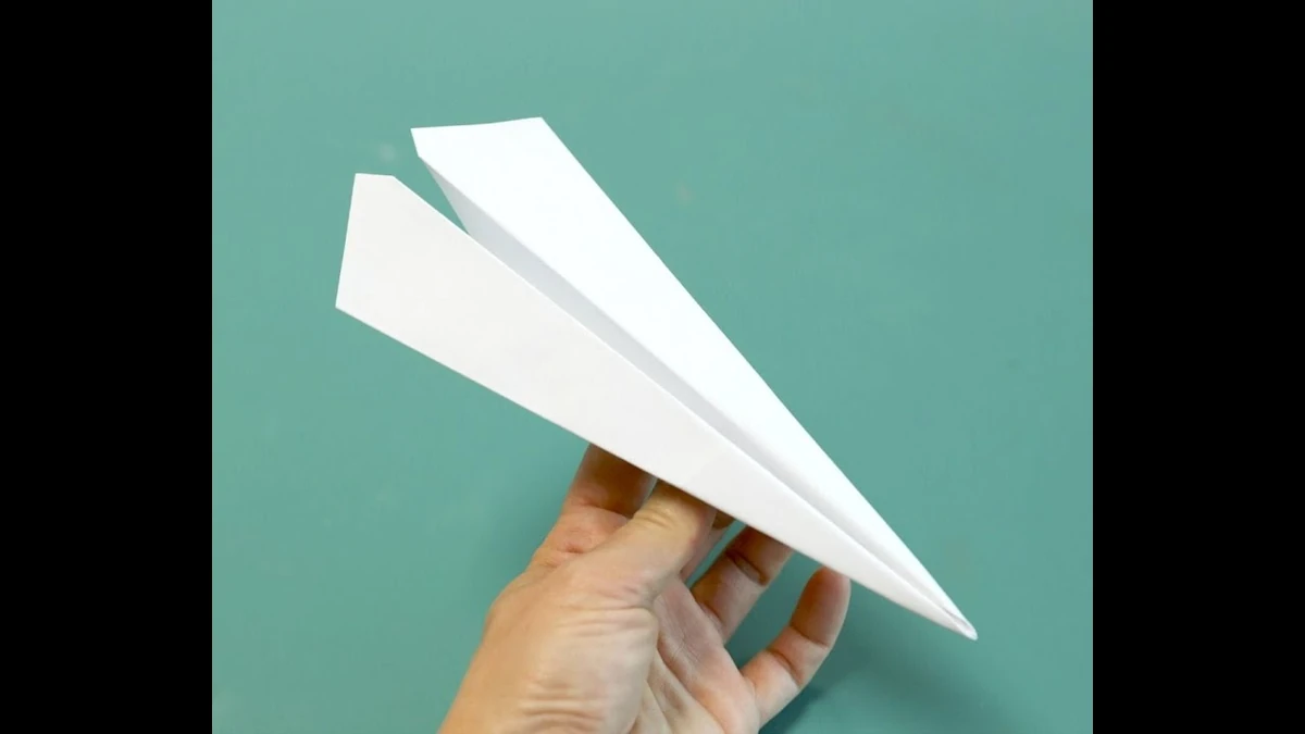 Epic Tutorials: How to make a paper airplane! | FlaminGingerbread Wiki ...