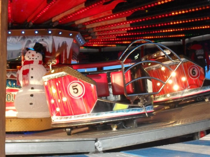 Waltzer | Flat Ride Wiki | Fandom
