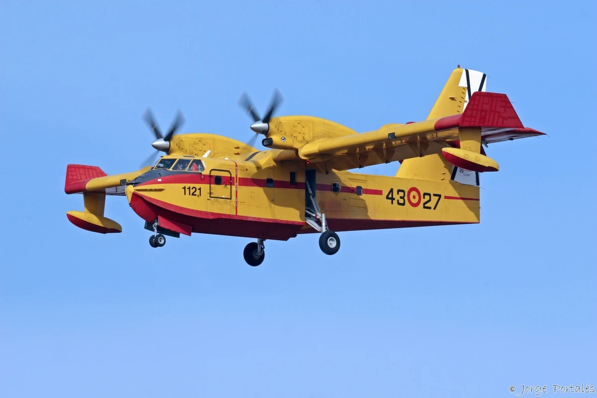 Canadair CL-215 Scooper | Flight Sim Wiki | Fandom