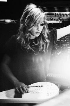 Isabella Summers | Florence + the Machine Wiki | Fandom