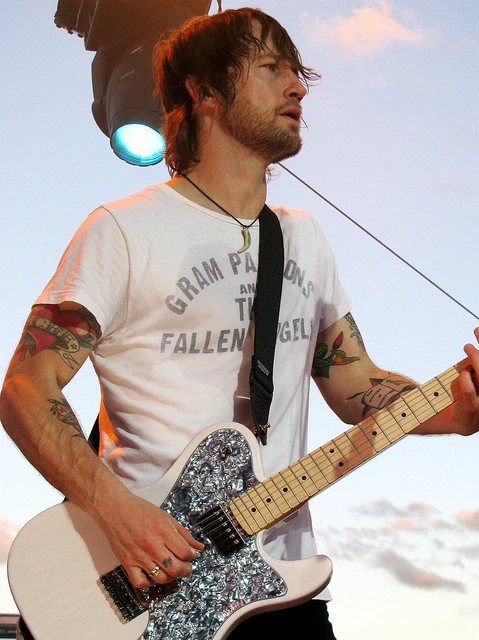 Chris Shiflett | Foo Fighters Wiki | Fandom