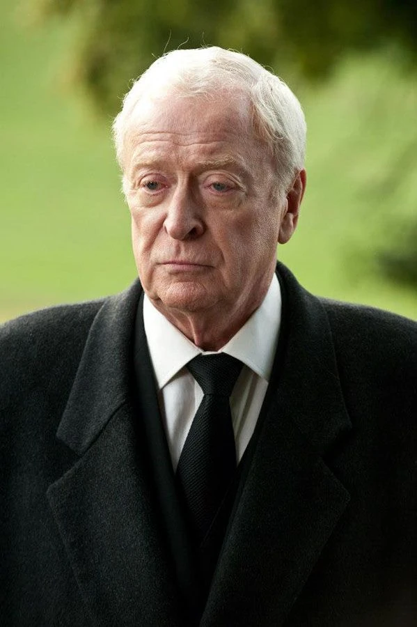 Alfred Pennyworth (Trilogie o Temném rytíři) | Fosterpedia Wiki | Fandom