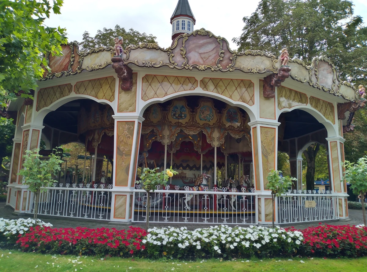 The British Carousel | FreizeitparkFUN Wiki | Fandom