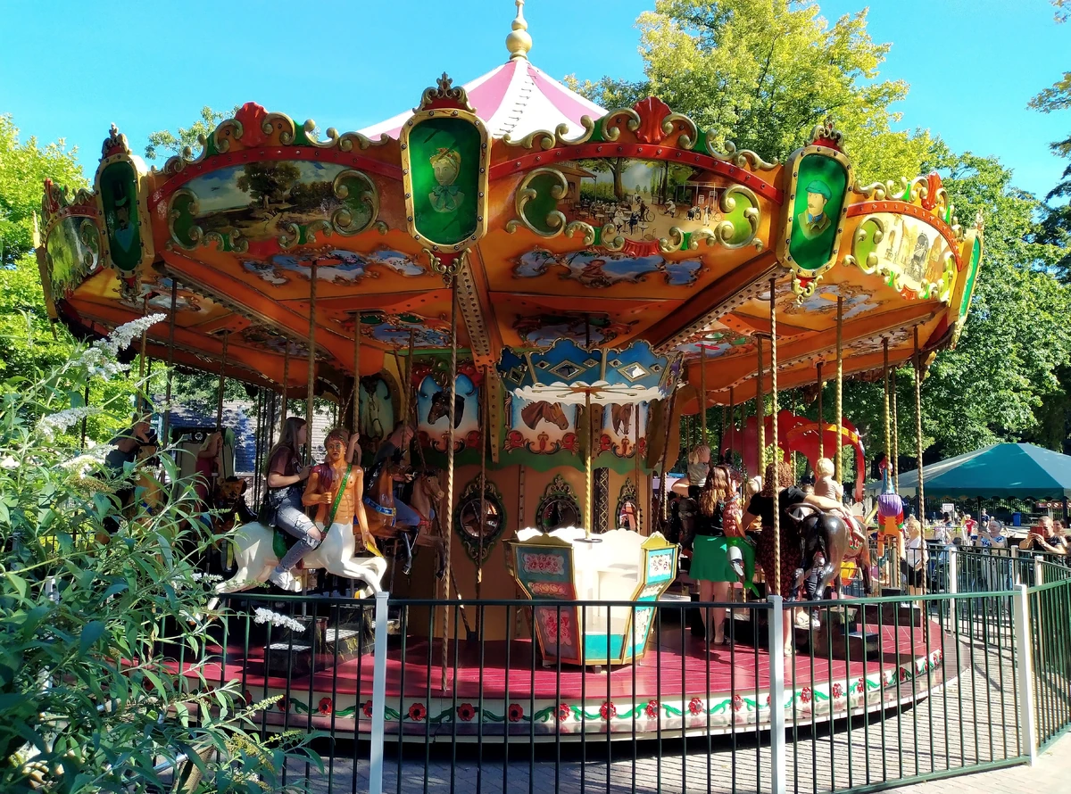 Carrousel (Drouwenerzand Attractiepark) | FreizeitparkFUN Wiki | Fandom