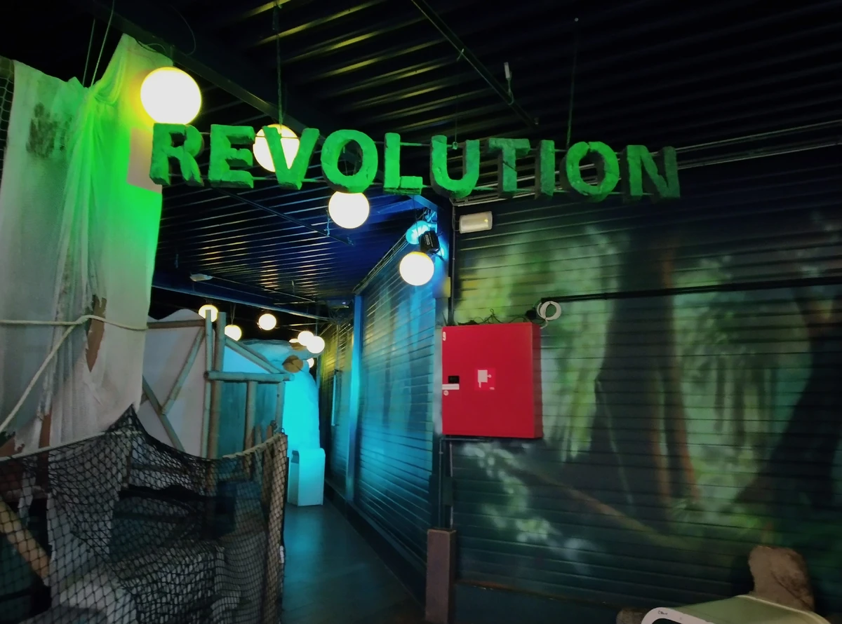 Revolution (Bobbejaanland) | FreizeitparkFUN Wiki | Fandom