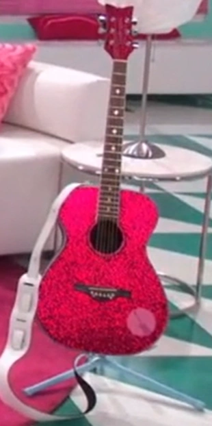 Kiki's Acoustic Guitar | The Fresh Beat Band Wiki | Fandom