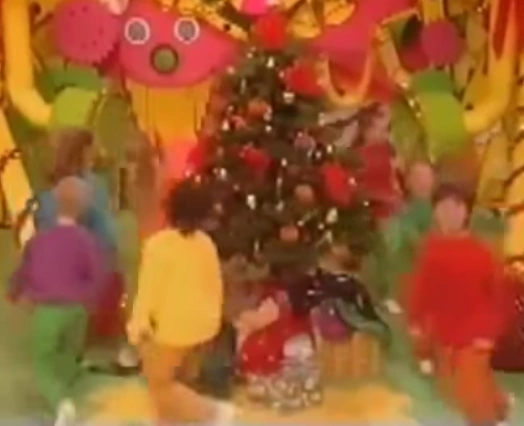 Here We Go Round the Christmas Tree | Fun Song Factory Wikia | Fandom