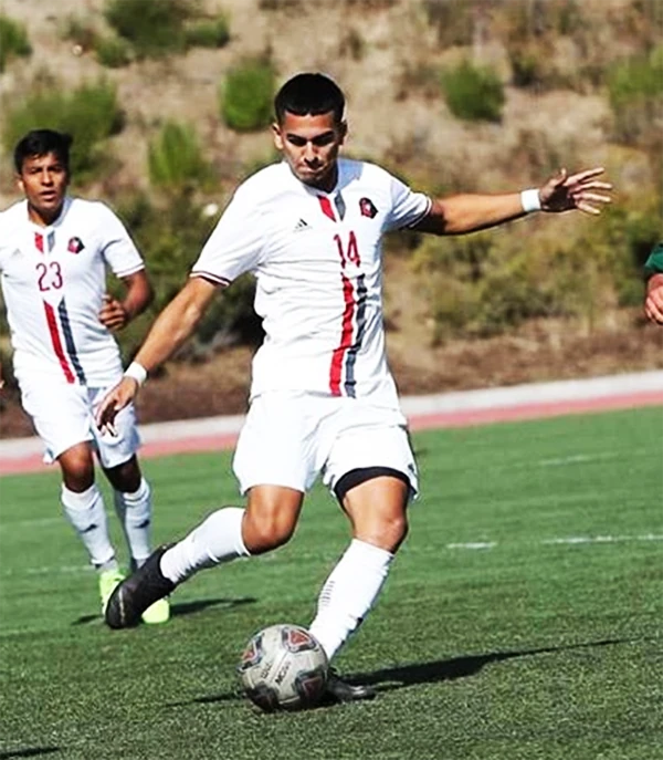 Enzo León | Wiki Futbolistas Peruanos en el Exterior | Fandom