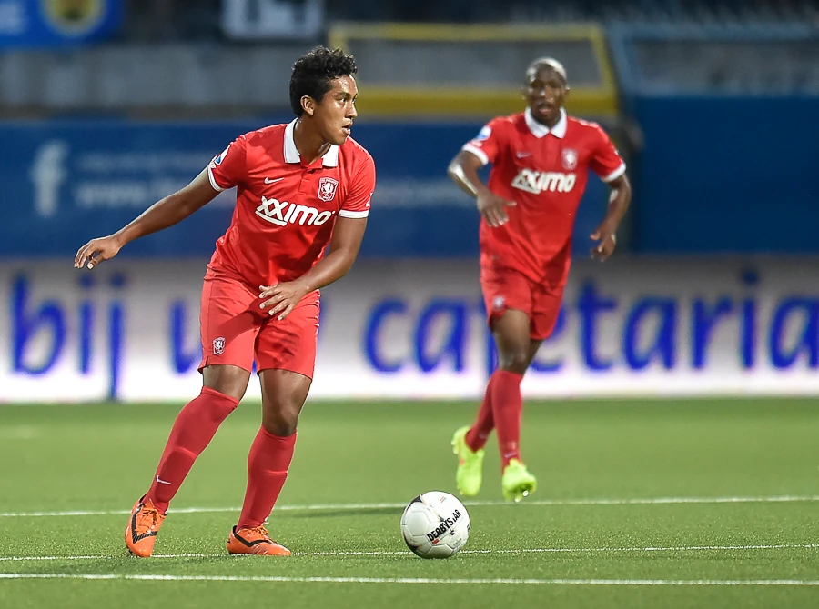 Renato Tapia | Wiki Futbolistas Peruanos en el Exterior | Fandom