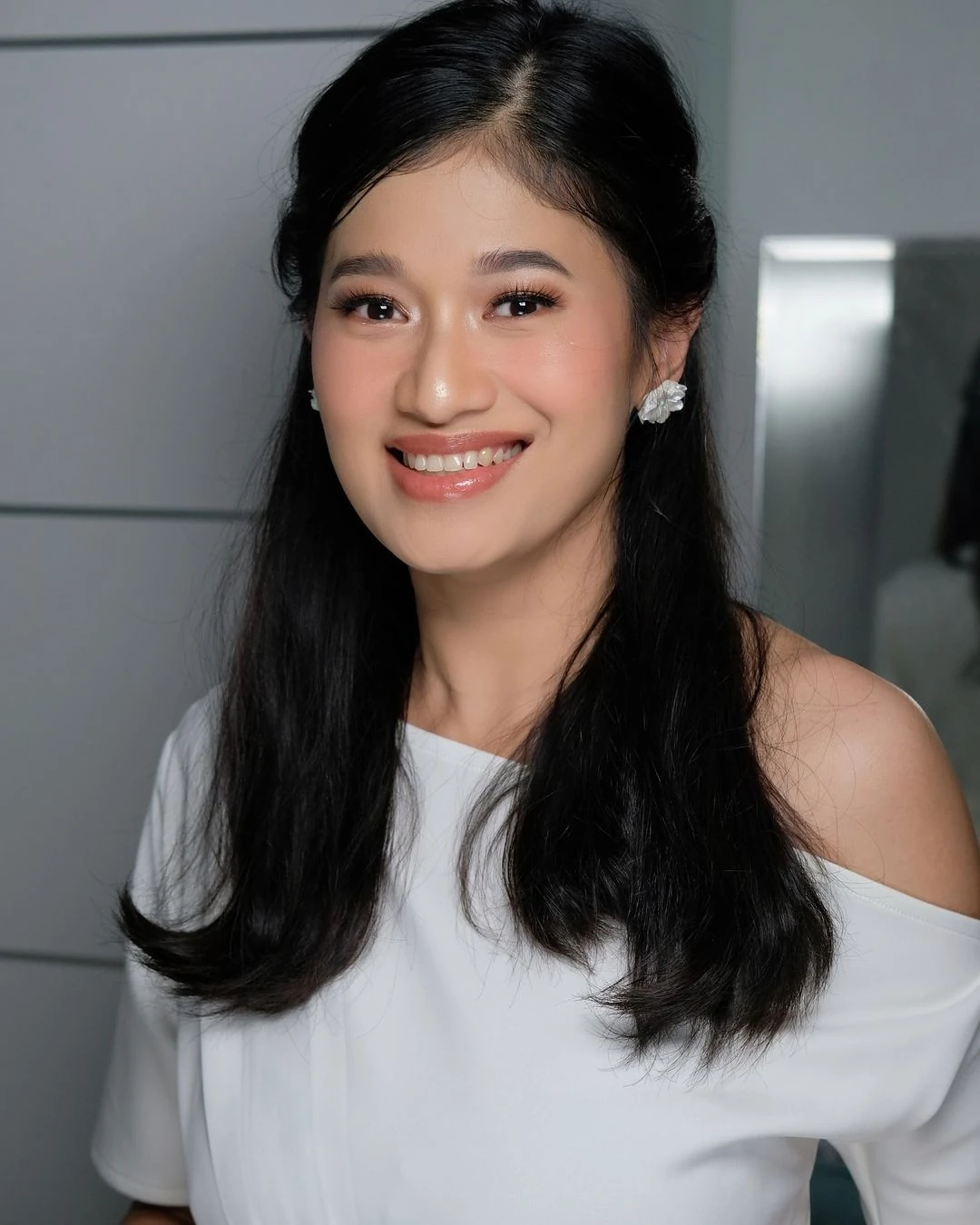 Ari Suyati | Gadis Sampul Wiki | Fandom