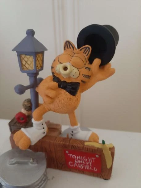Garfield "midnight serenade" Danbury Mint figure | Garfield ...