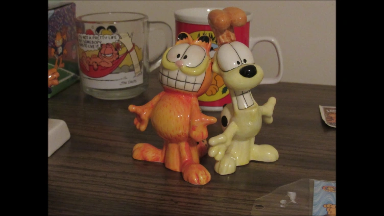 Garfield and Odie Grin Salt and Pepper Shakers | Garfield Collectibles ...