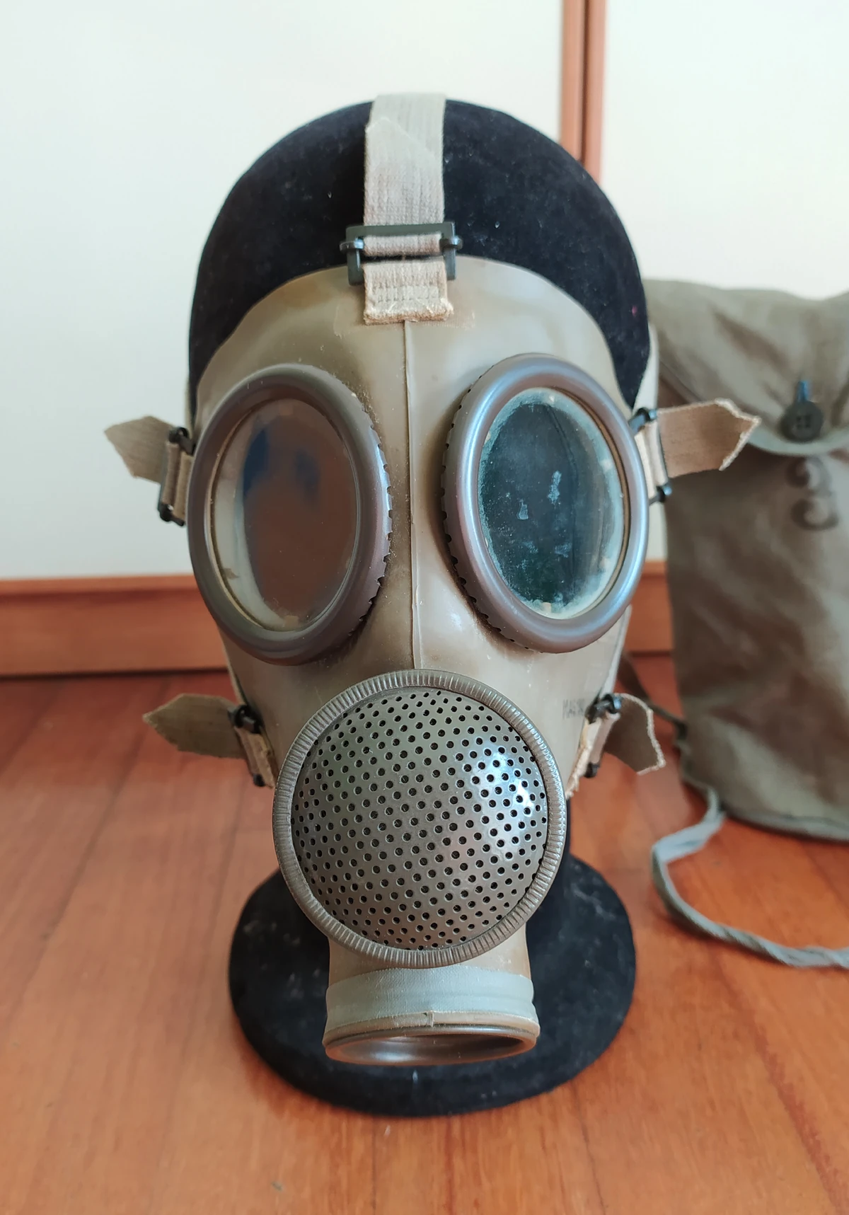 P.C. 40 | Gas Mask and Respirator Wiki | Fandom