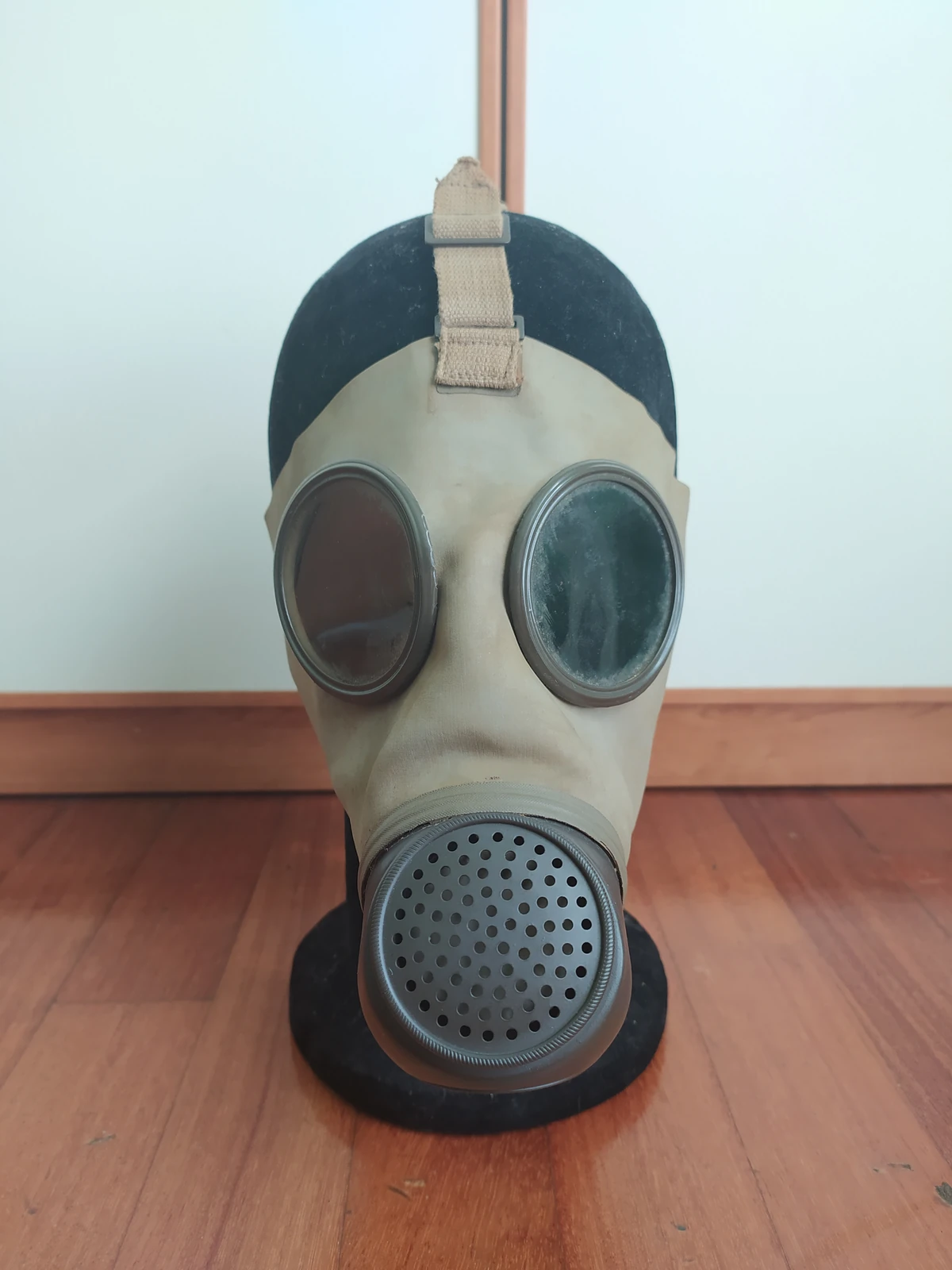 Rifugio T.U.O./M.N. | Gas Mask and Respirator Wiki | Fandom