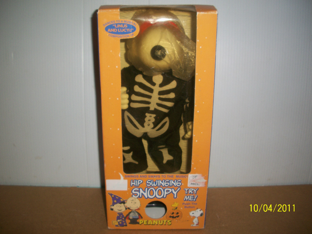 wholesale online sale NEW! 1998 Peanuts Vintage Animated HIP SWINGING ...