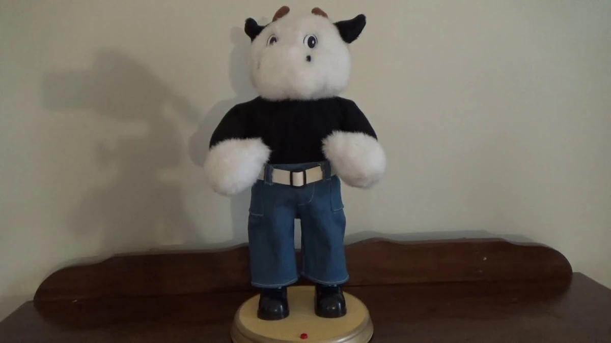 Hip Swinging Cow | Gemmy Wiki | Fandom